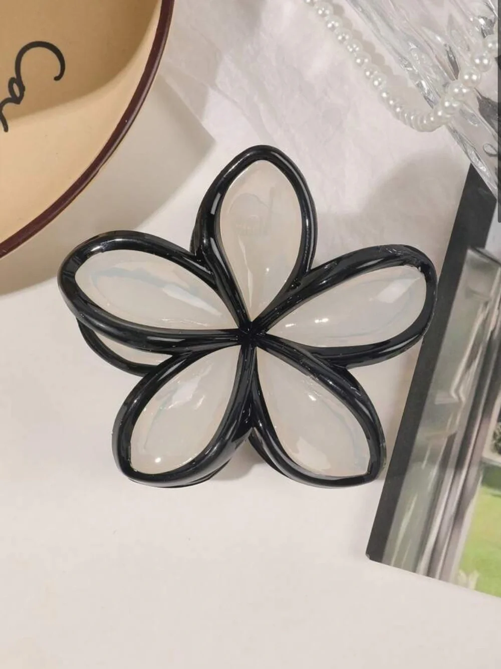 Accessories | Elegant Daisy Hair Claw | Poshmark